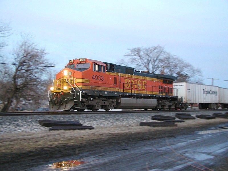BNSF 4933 NS Line